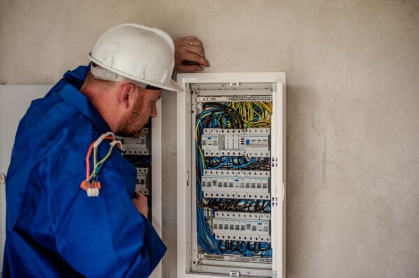 Maintenance Electrician - Velents